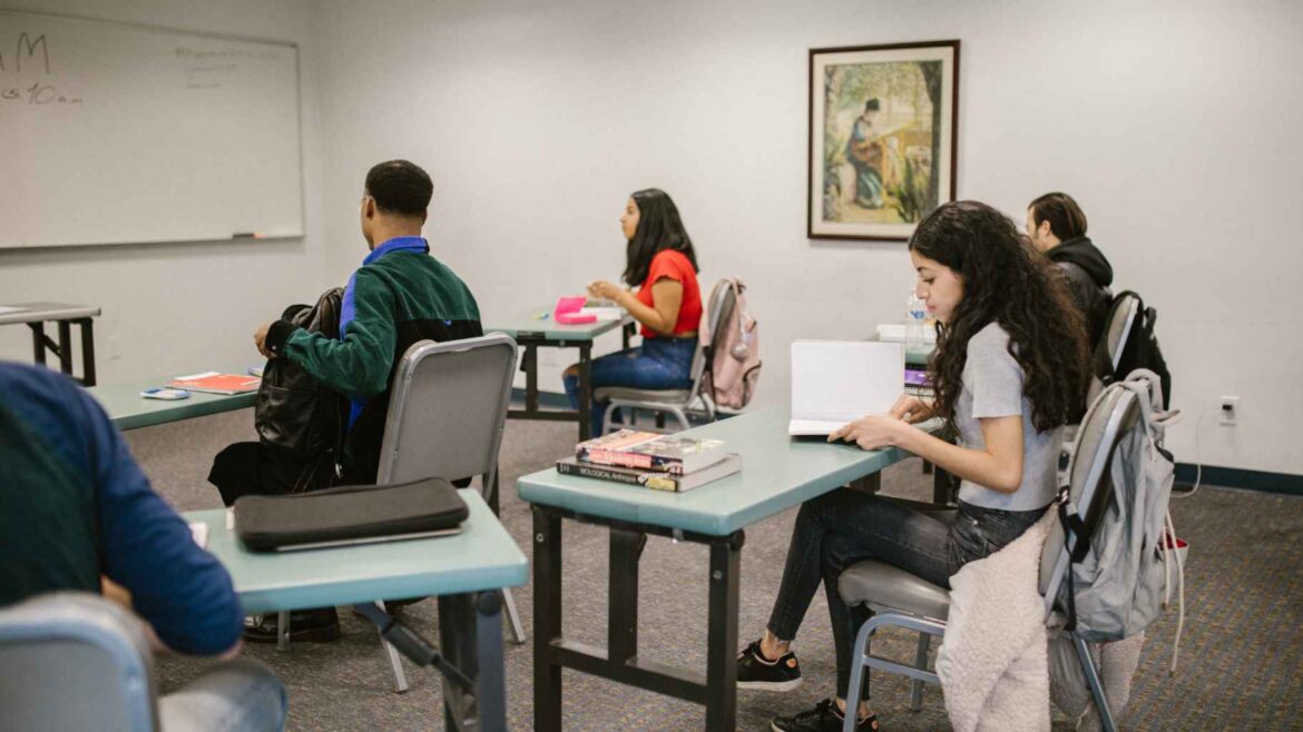 Public vs Private Colleges: Which One is Right for You?